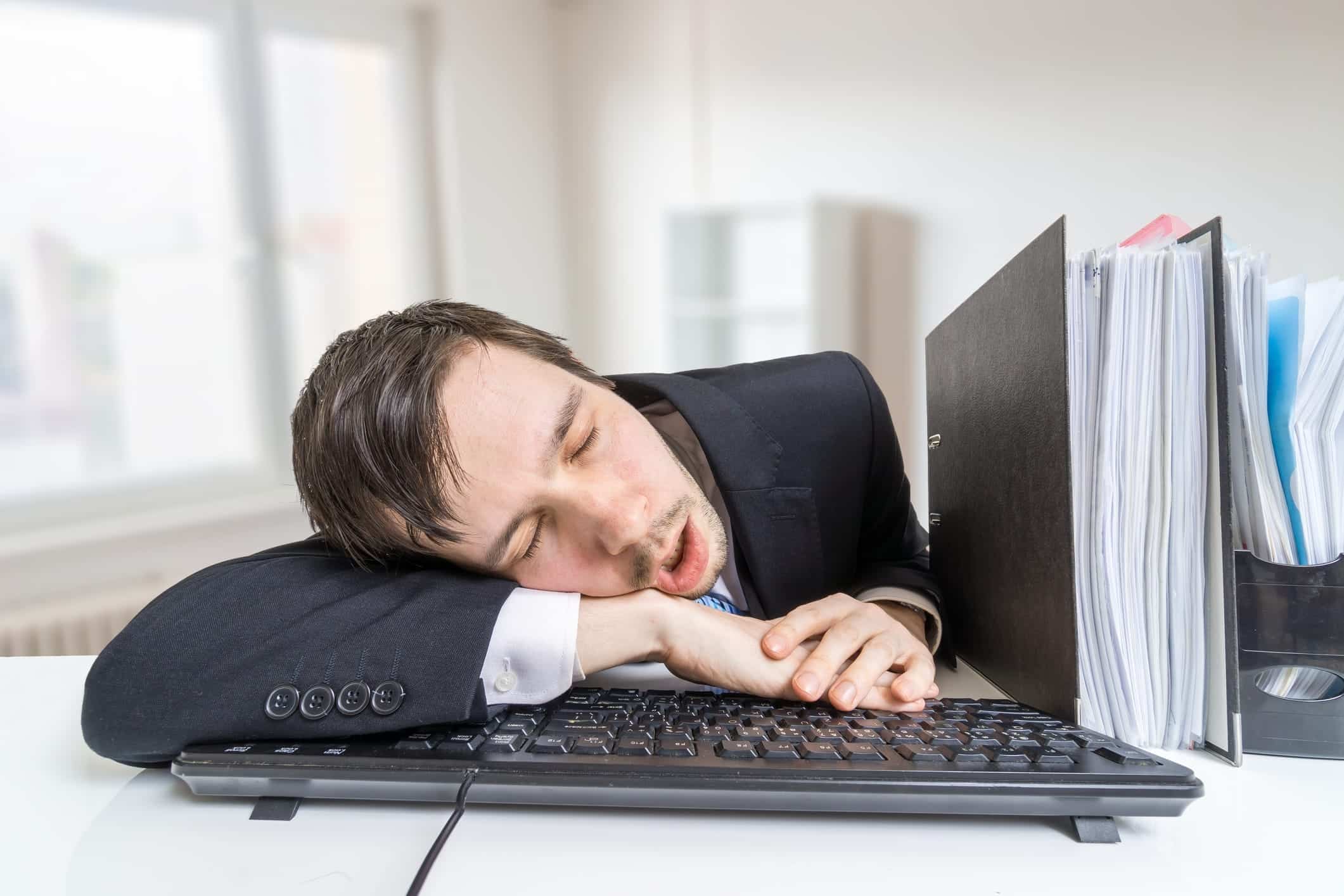 How Many Workers Nap During Work Hours? | Sleep Review